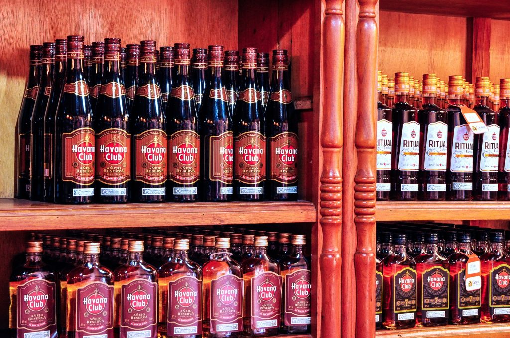Eten en drinken: potaje, fruit en Cubaanse rum - Viva-Cuba